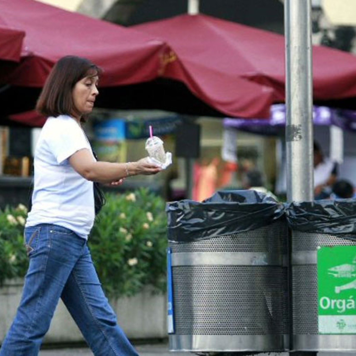 Sacar El Bote De Basura