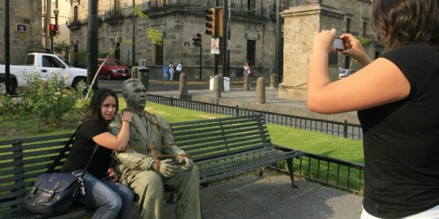 Sacan a pasear a Lázaro el zombie | El Informador