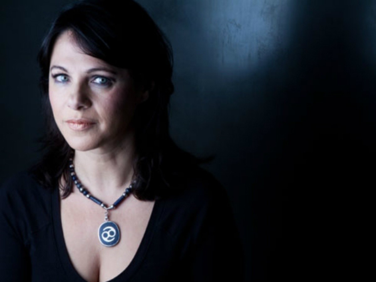 Ana Colchero Entre Dos Fuegos