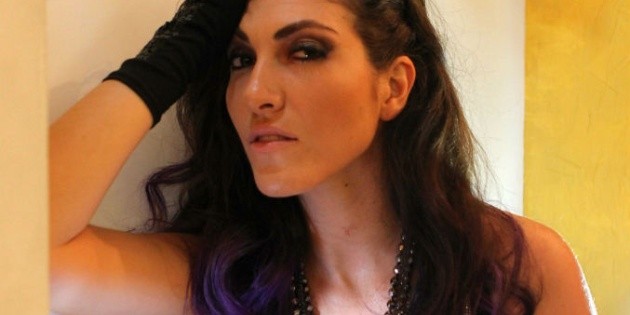 Ana Victoria pone el sello femenino a éxitos de intérpretes masculinos ...