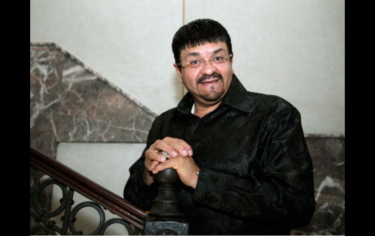 Omar Alonso y sus amigos comediantes se presentan con éxito en el ...