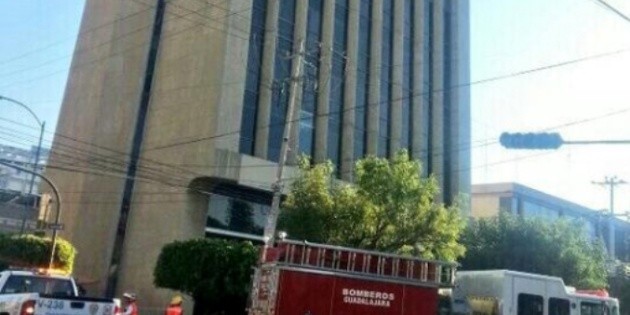 Parte de muro de edificio de Condusef se desprende | El Informador