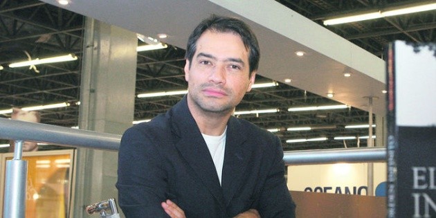 Lectores al estrado con Rodolfo Naró | El Informador