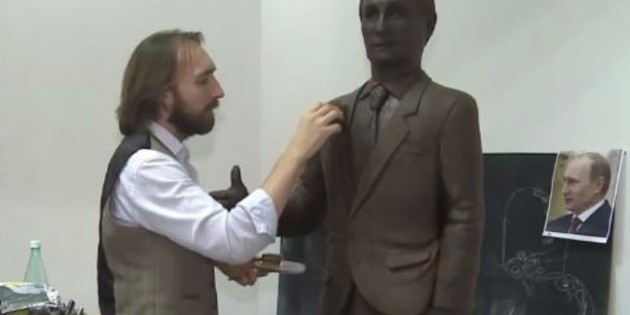 Elaboran estatua de chocolate de Vladimir Putin | El Informador