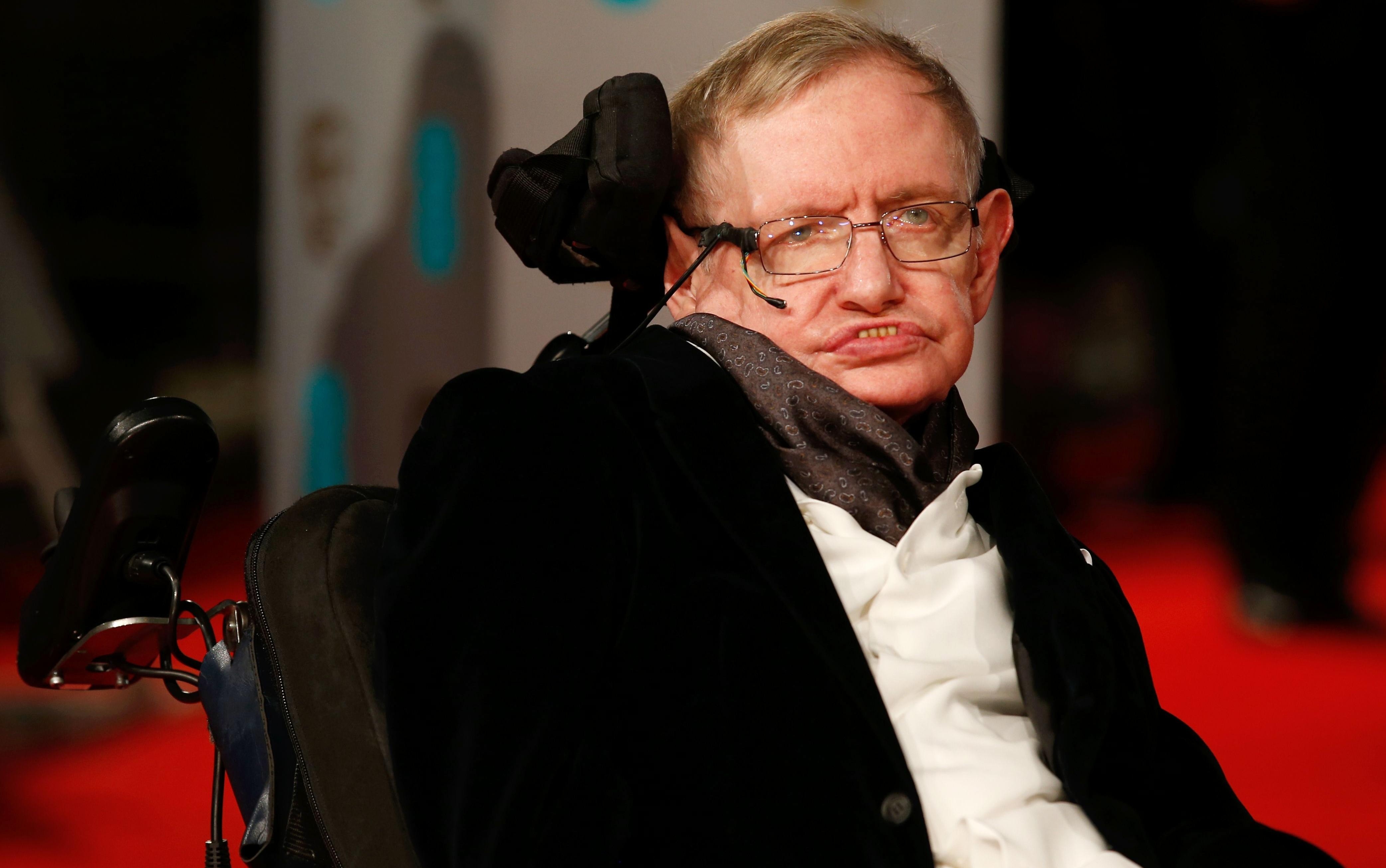 Celebridades rinden tributo a Stephen Hawking | El Informador
