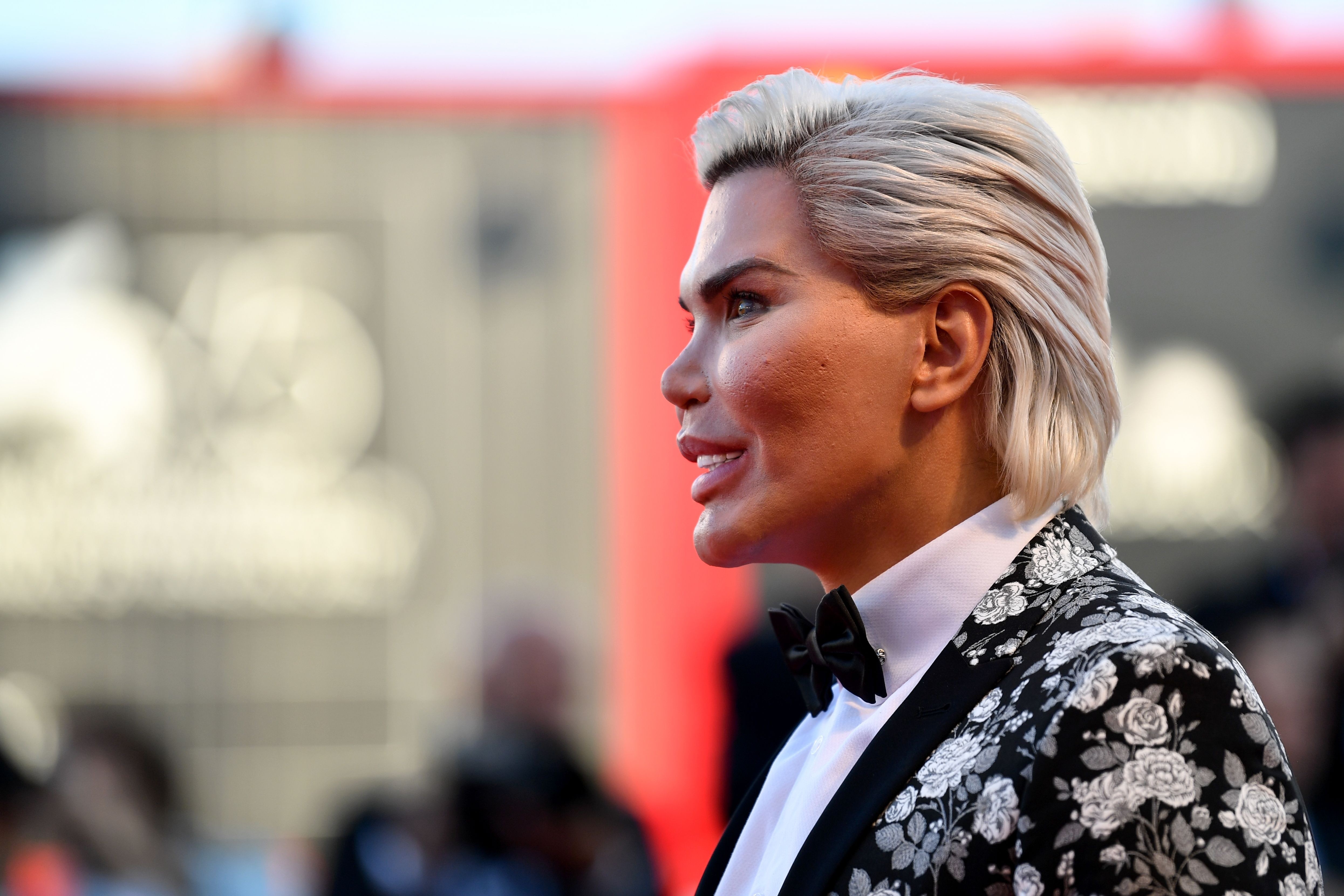 "Ken humano" asiste al Festival de Venecia | El Informador