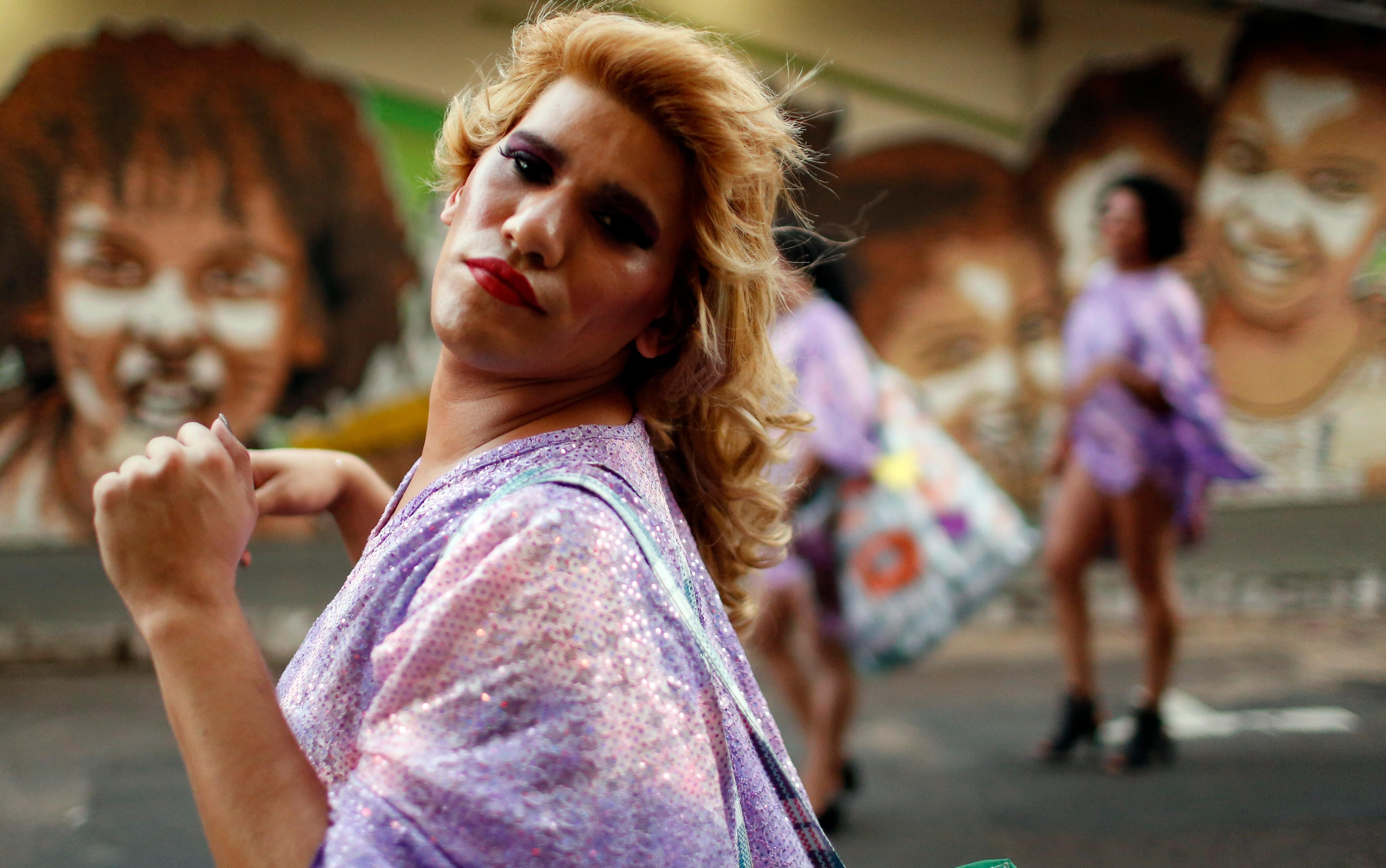 Transexuales marchan en Paraguay en defensa de sus derechos | El Informador