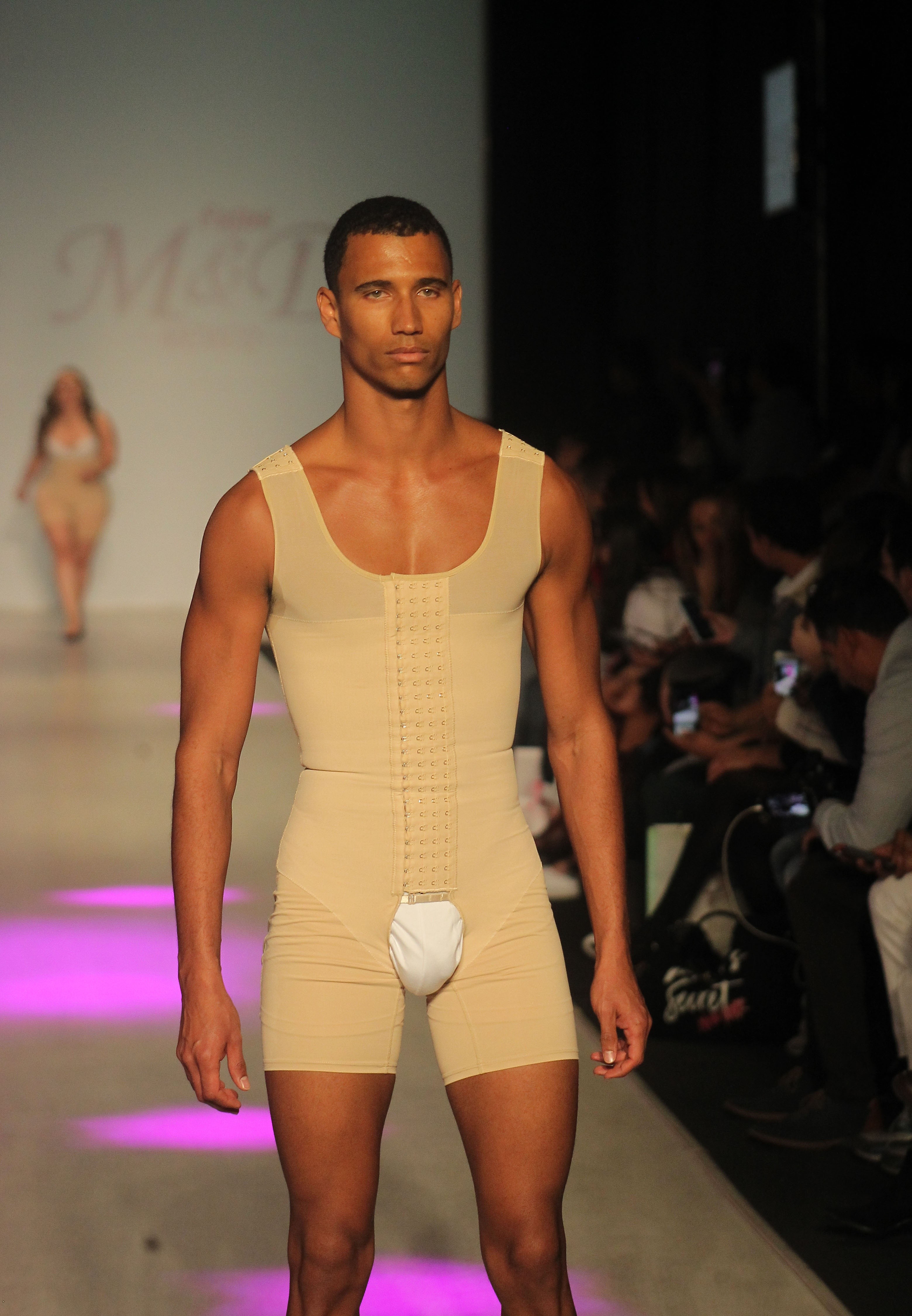 Marcando la diferencia, Fajas M&D sorprende en Intermoda 2019 con modelos "curvy" | El Informador