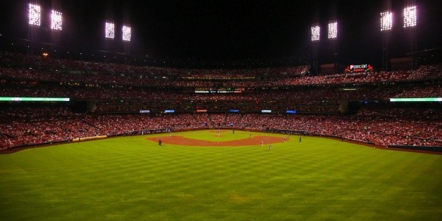 Mujer muere tras recibir pelotazo en estadio de los Dodgers | El Informador