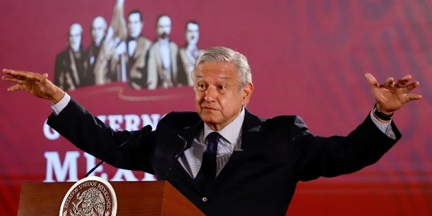 AMLO es el único que autoriza viajes al extranjero | El Informador