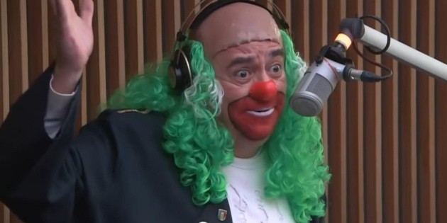 "Brozo" se burla de periodistas que "revelaron" su pasado | El Informador