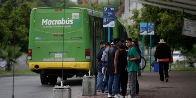 Sorprende a usuarios y transportistas transbordos gratis en Macrobús ...
