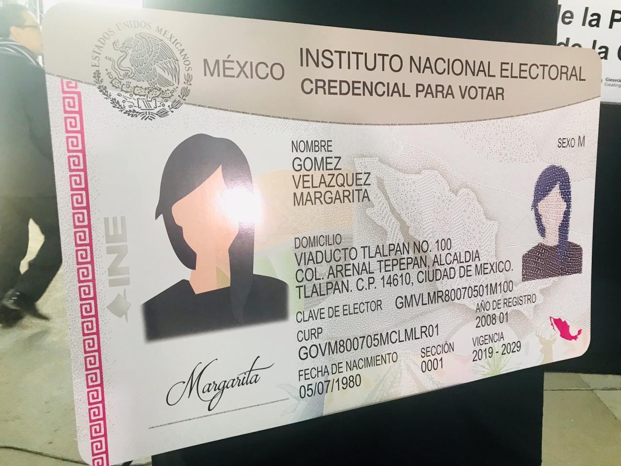 Inicia producción de nueva credencial del INE con códigos QR | El ...