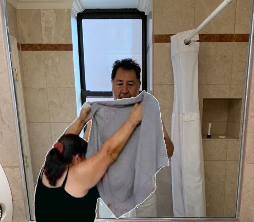 Fernández Noroña sube foto en toalla y desata "memes" | El Informador