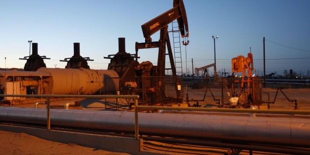 El petróleo cae; el Brent llega al nivel más bajo en cuatro años | El ...