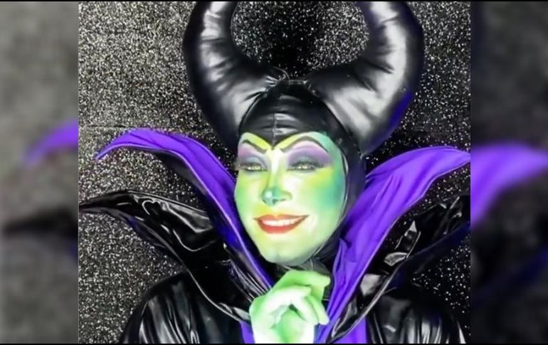 Yuri toma con humor la pandemia y se disfraza de "Maléfica" | El Informador