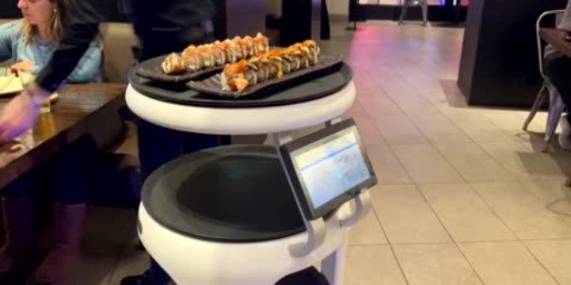 Robot innova llevando comida en EU | El Informador