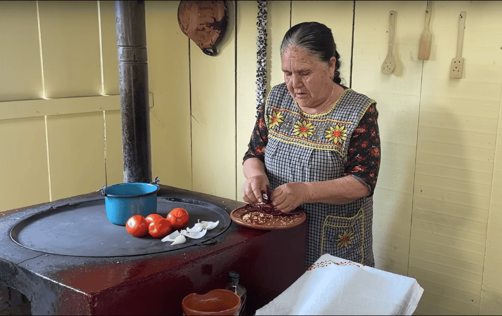 Viral: Doña Ángela, la cocinera mexicana que desplaza a chefs ...