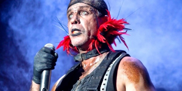 Rammstein: Flake recibe con agrado peluche del "Dr. Simi" | El Informador
