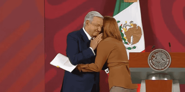 AMLO envía besos a Tatiana Cloutihier luego de que no la abrazó | El ...
