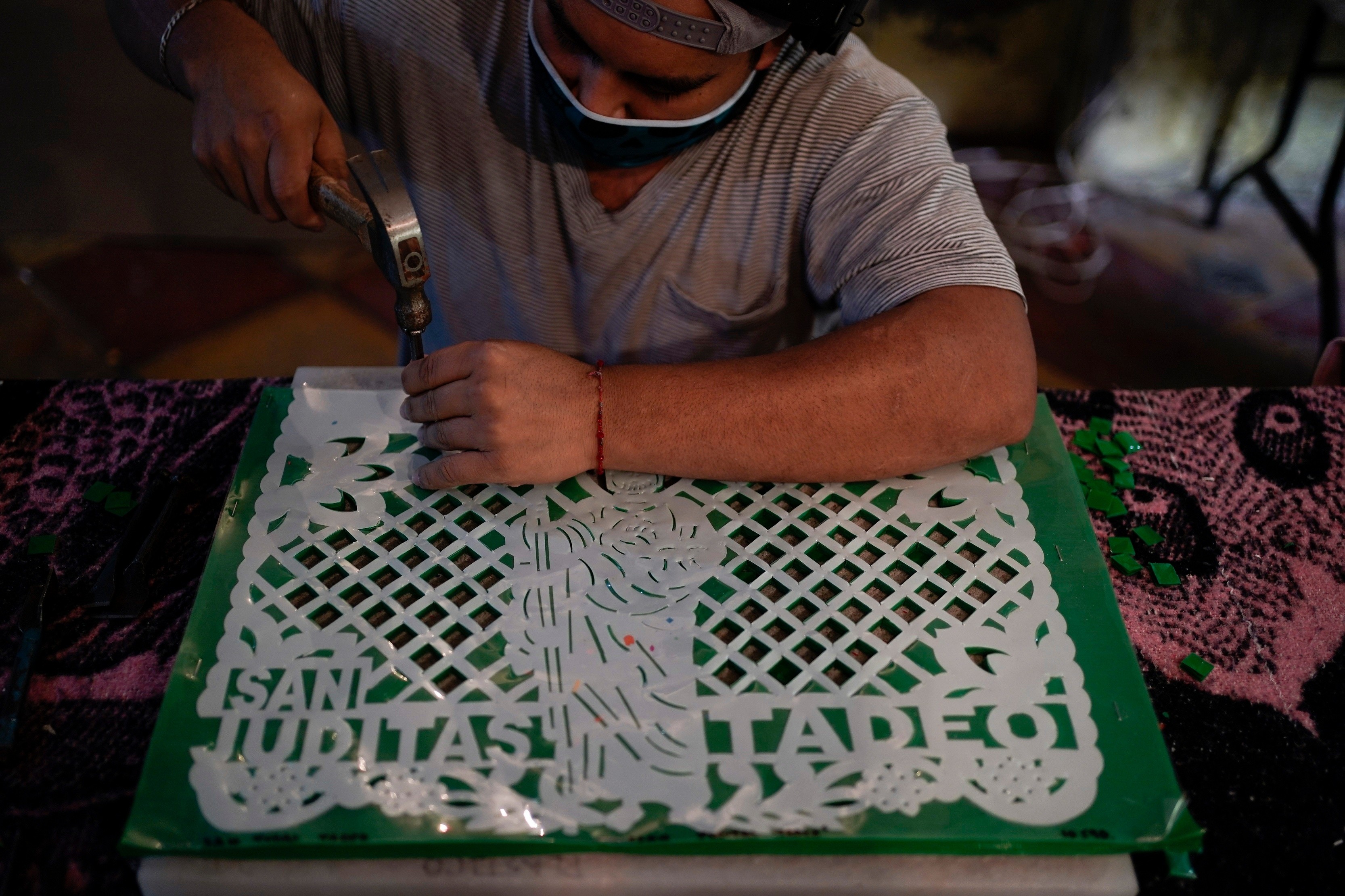 Fotogalería: Papel picado hecho a mano, bella tradición del Día de ...
