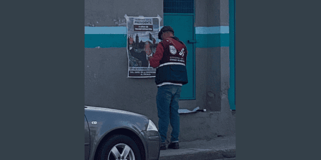 AMLO: Loret de Mola exhibe colocación de más propaganda para marcha del ...