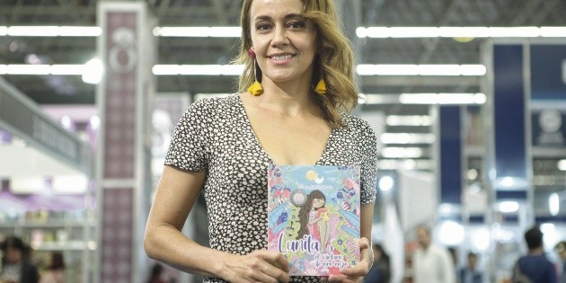 FIL 2022: Minerva Almazán presenta "Lunita y el Cántaro de Oro Rojo ...