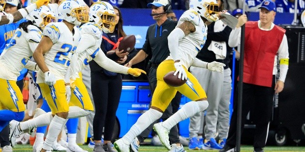 NFL: Los Chargers amarran pase a los playoffs con triunfo sobre los ...