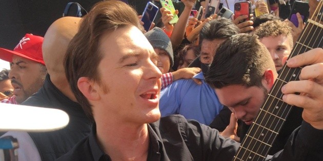 Drake Bell en México: El cantante provoca caos en CDMX y sufre caída en ...