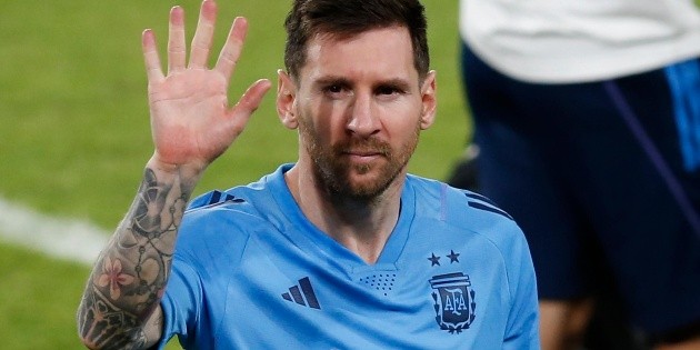 Lionel Messi: Fan chino abraza al argentino y es vetado de estadios por ...
