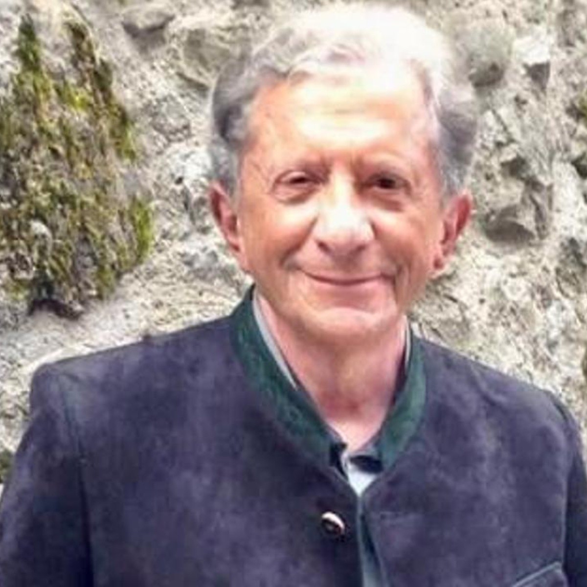 Reyes Robles's Instagram, Twitter & Facebook on IDCrawl