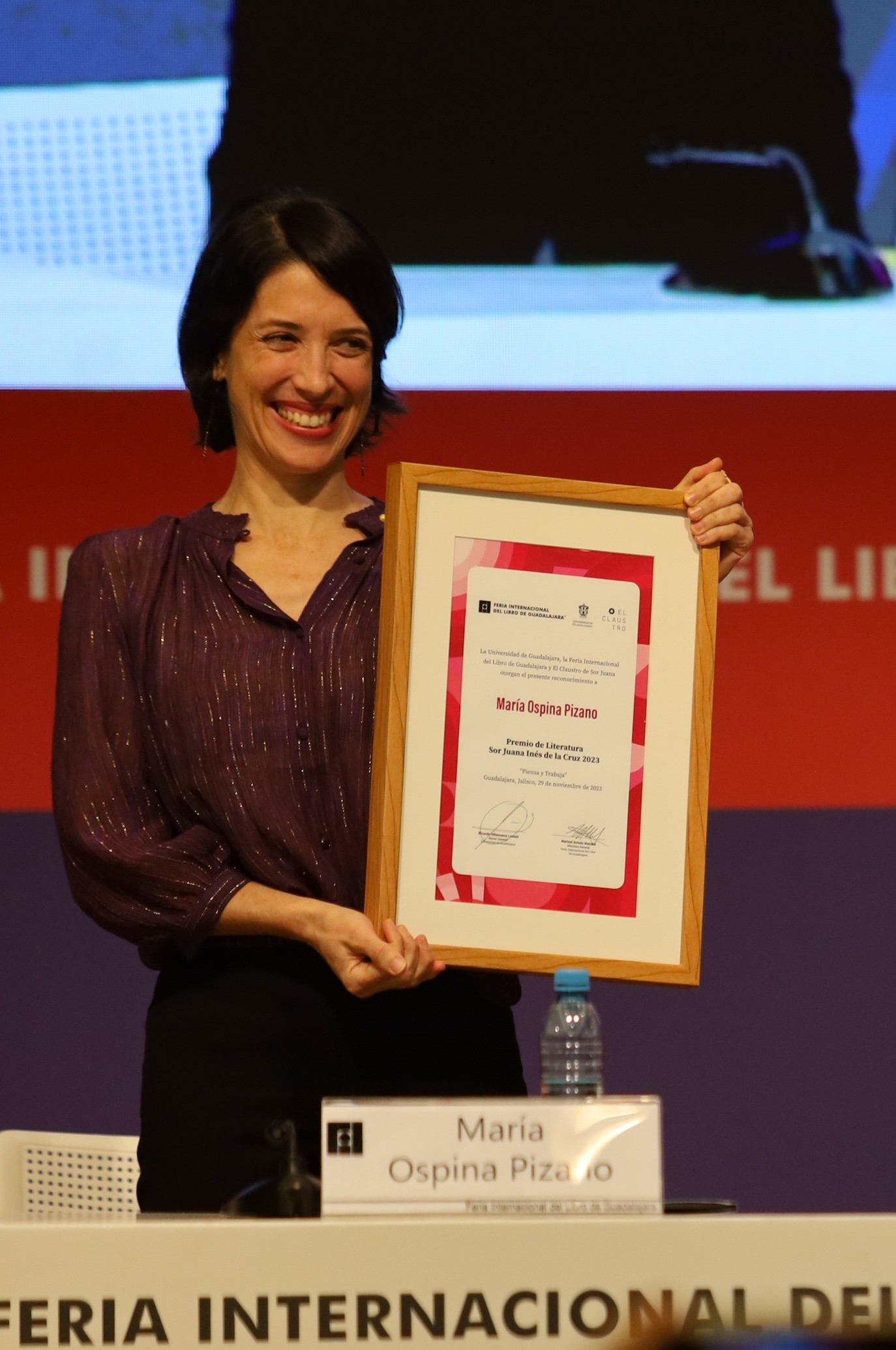 FIL 2023: Recibe María Ospina Pizano premio Sor Juana Inés de la Cruz ...