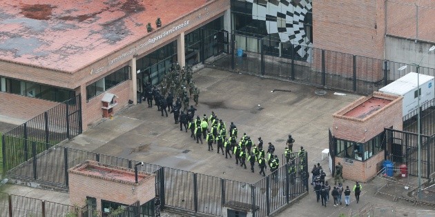 Ecuador: Miles de militares y policías intervienen en cárceles, tras ...
