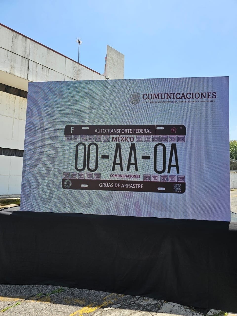 Placas de identificación para grúas: SICT busca mejorar la regulación y control operativo | El ...