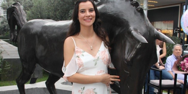 Sociales: Pilar Rea devela la escultura de “Alba” en Andares | El ...