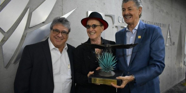 Reconoce el CRT al cantante Emmanuel por su trayectoria e impulso a la ...