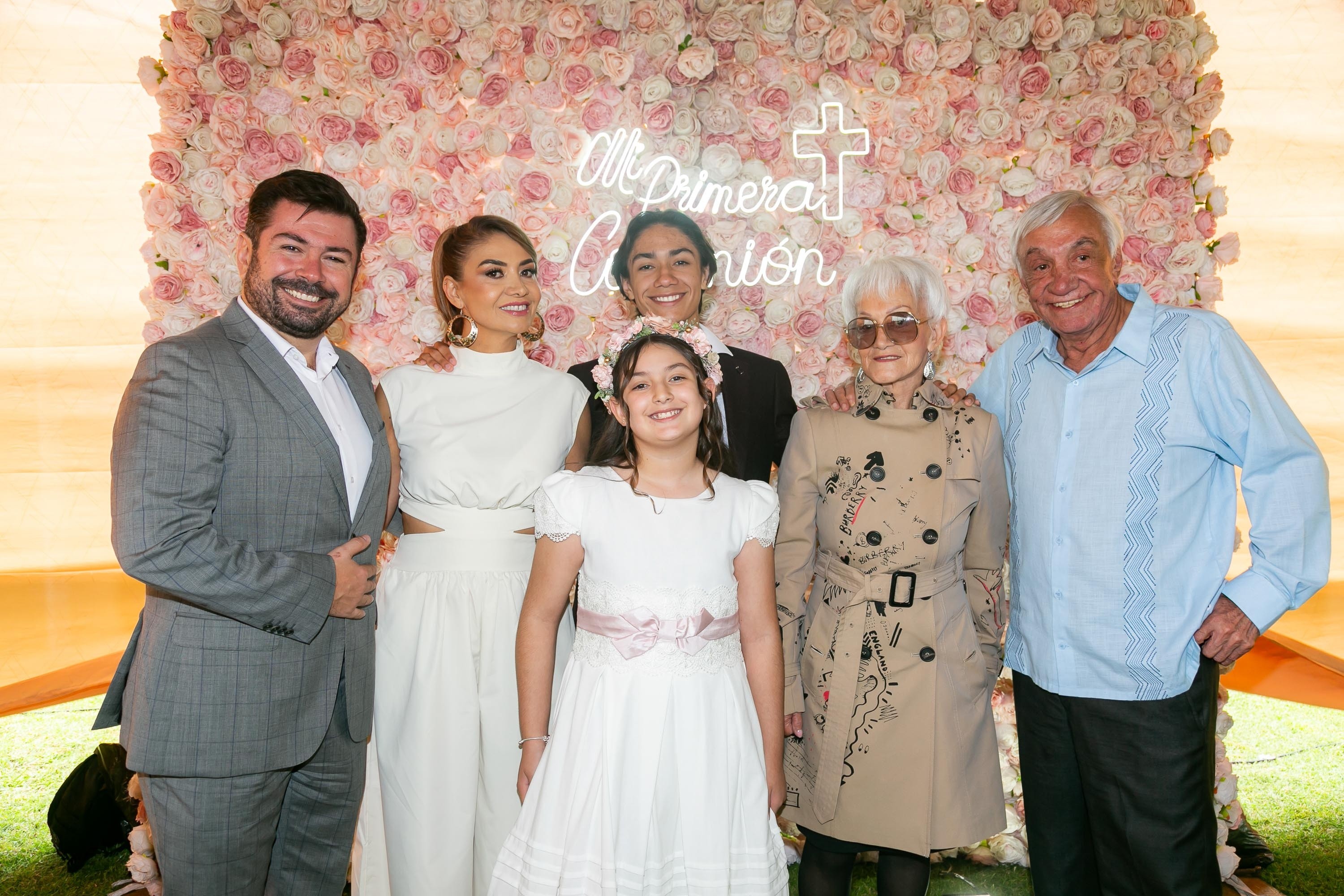 Sociales: Un día de fe y celebración, Marion Guzmán recibe su Primera ...