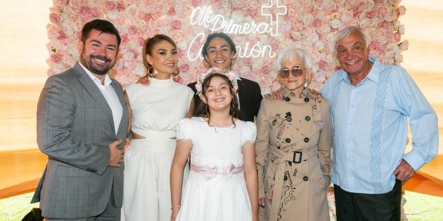 Sociales: Un día de fe y celebración, Marion Guzmán recibe su Primera ...