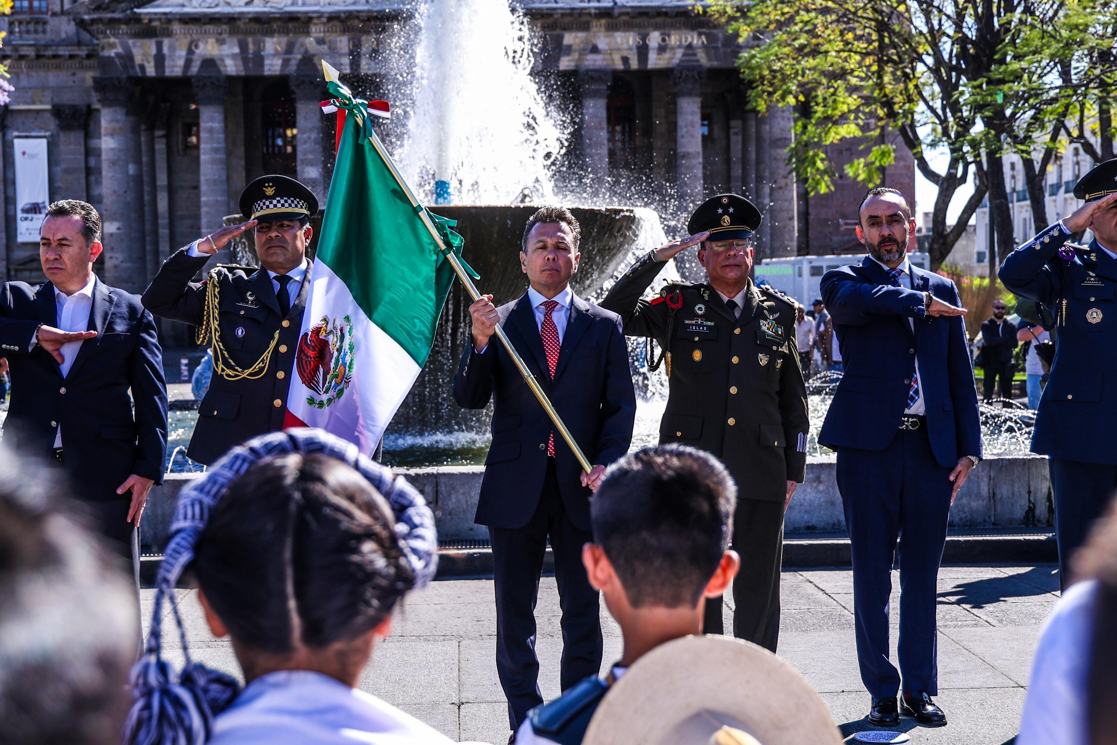 Guadalajara: Conmemoran Día de la Bandera en Plaza Liberación | El ...