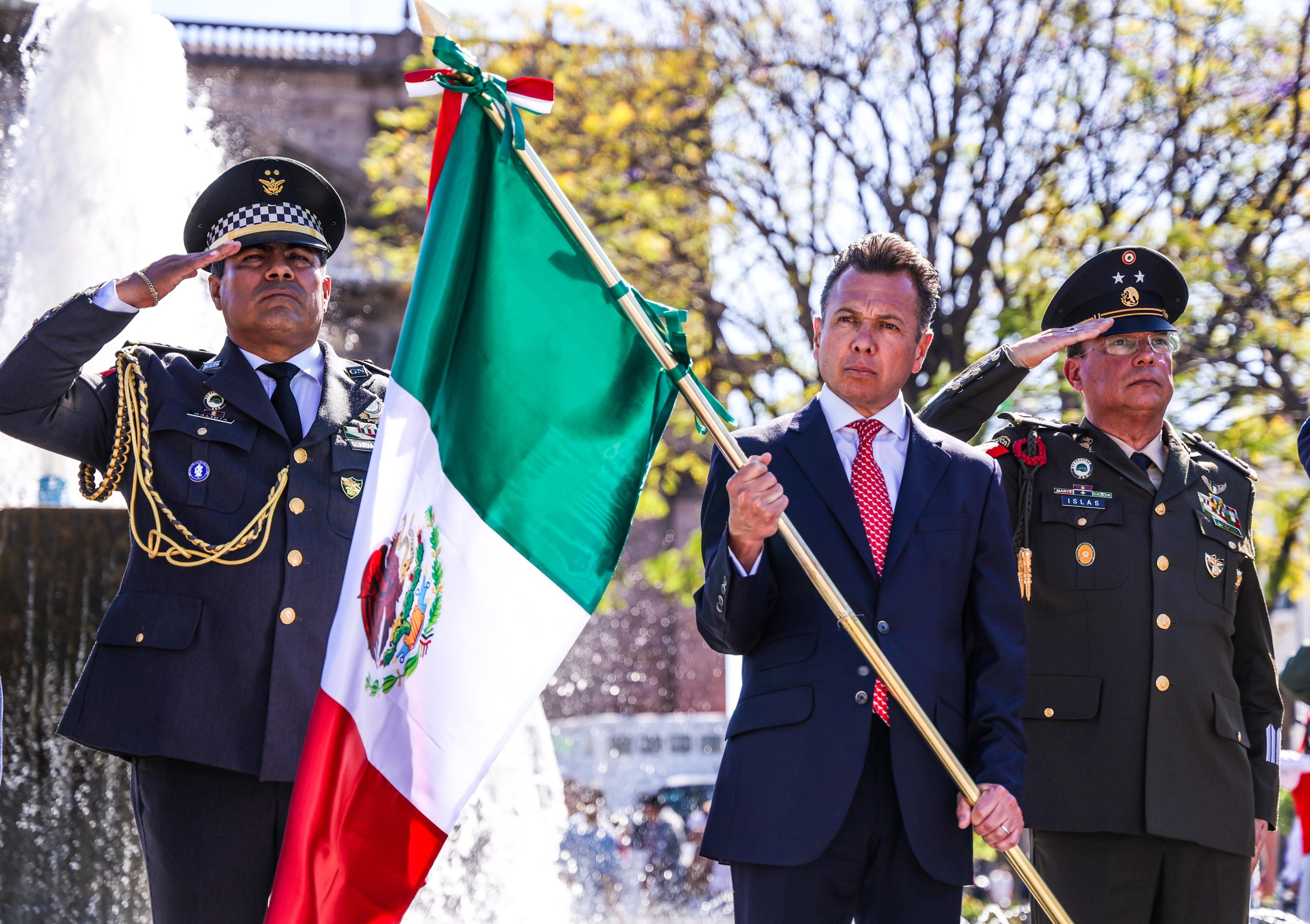 Guadalajara: Conmemoran Día de la Bandera en Plaza Liberación | El ...