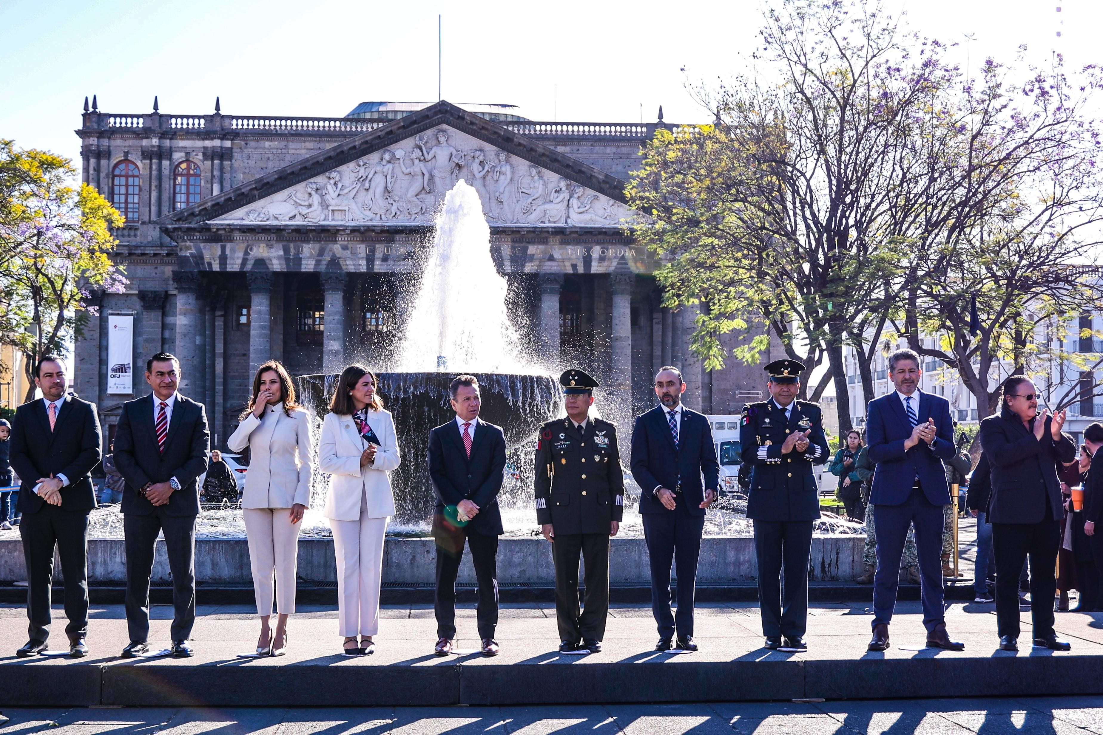 Guadalajara: Conmemoran Día de la Bandera en Plaza Liberación | El ...