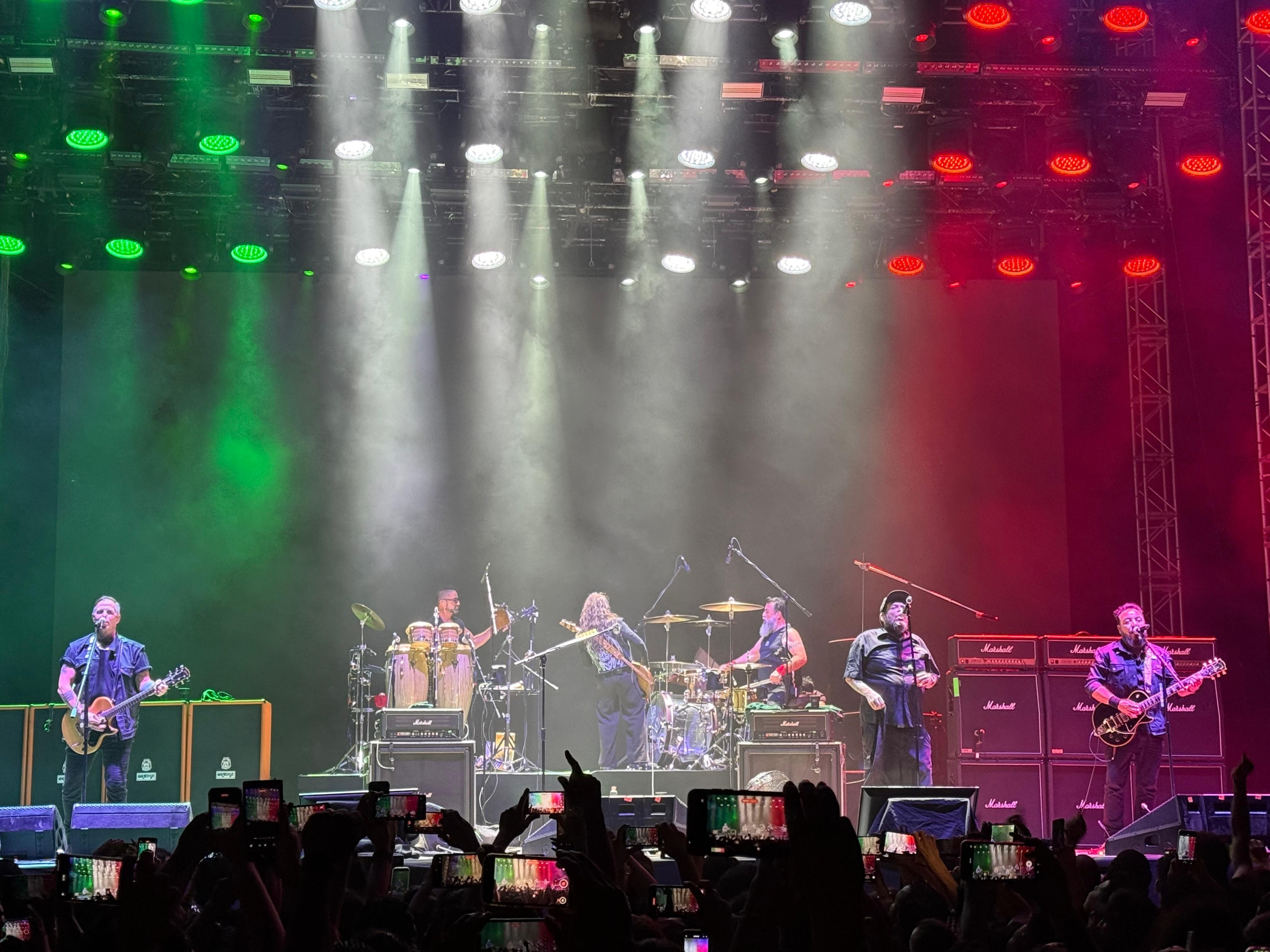 Molotov junto a Pato Machete, celebra 30 años de rock y rebeldía en ...