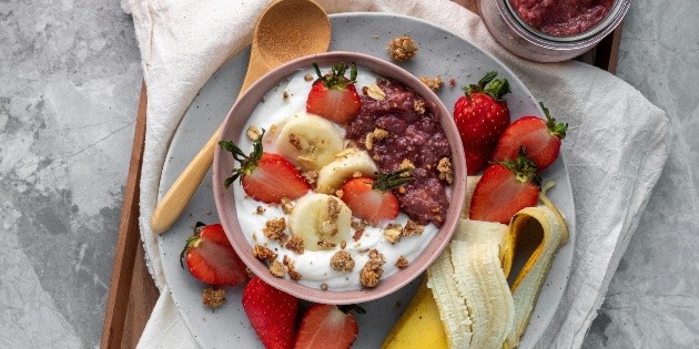 Las 3 frutas que, combinadas con yogur griego, puedes ganar masa ...