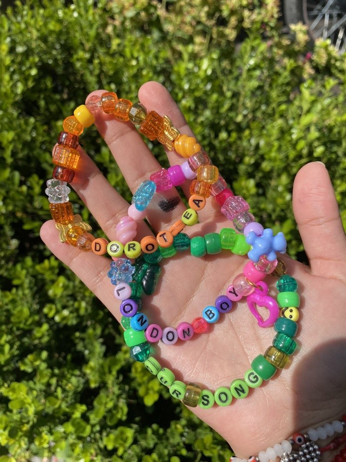 Taylor Swift: ¿Qué son los "Friendship Bracelets", que los swifties intercambian? | El Informador