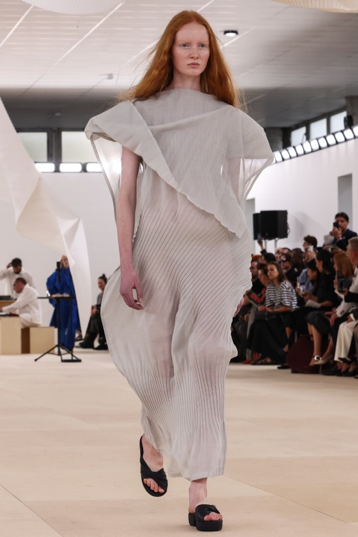París Fashion Week: Maximalismo y transparencias, así fue la pasarela de Issey Miyake | El ...