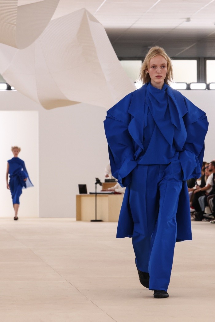 París Fashion Week: Maximalismo y transparencias, así fue la pasarela de Issey Miyake | El ...